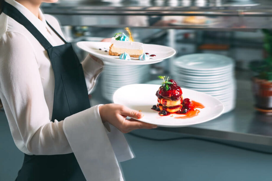 Découvrez le métier de serveur avec Adaptel